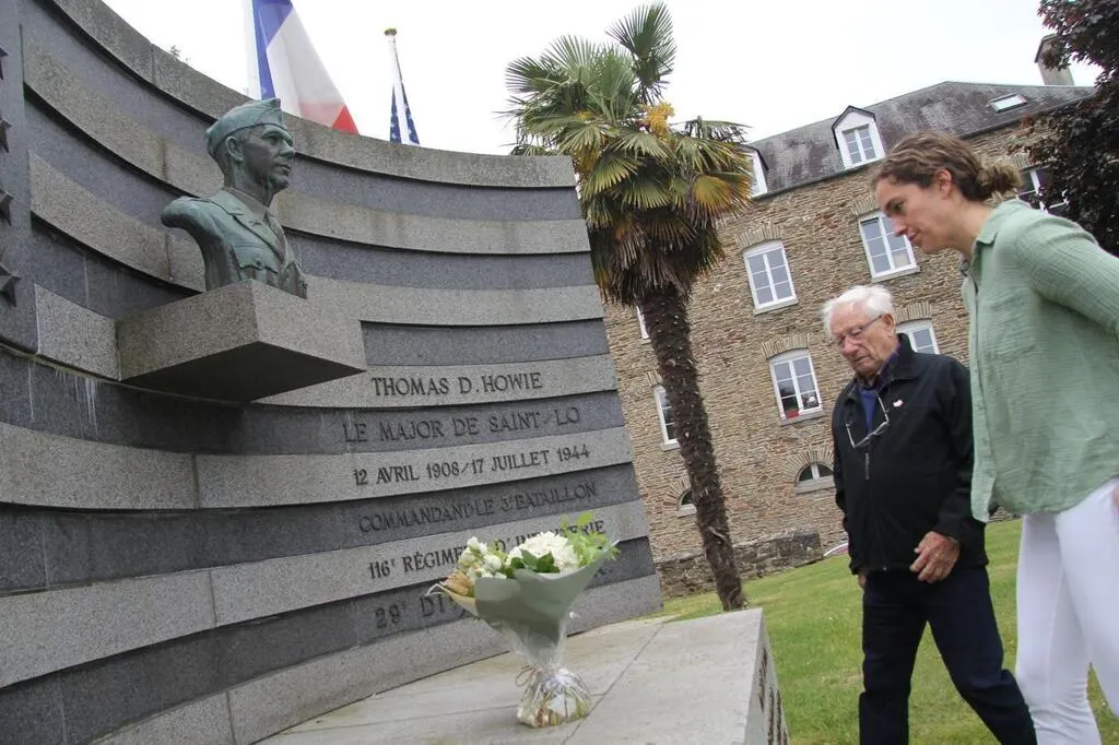EN IMAGES. 79e du D-Day. L’arrière-petite-fille du major Howie lui rend ...