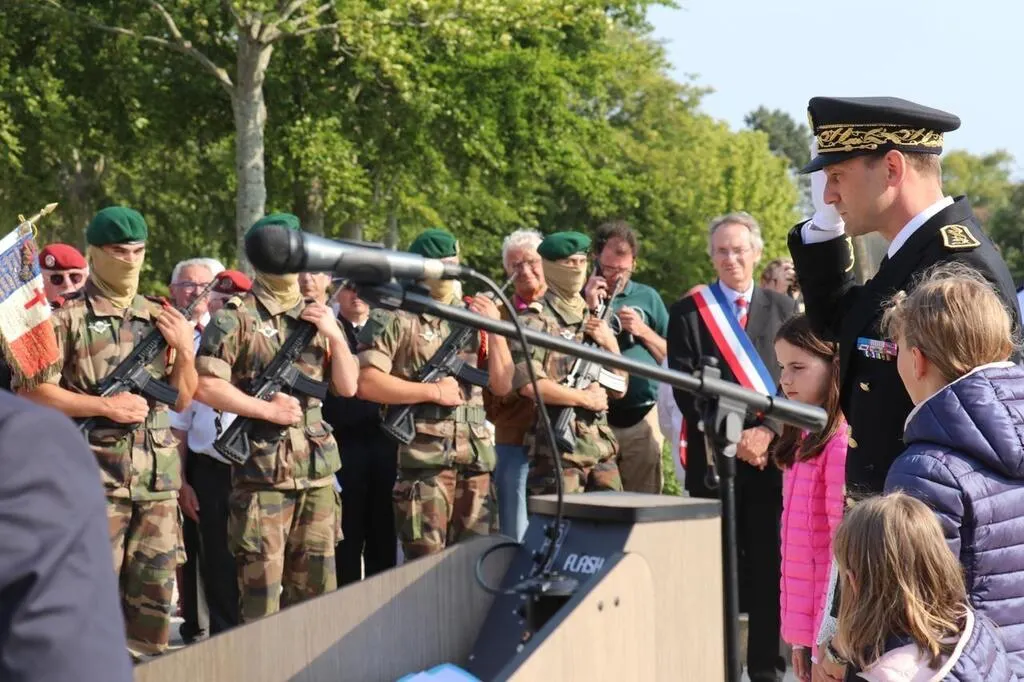 79e anniversaire du Débarquement. À Amfreville, la famille de Guy Laot ...