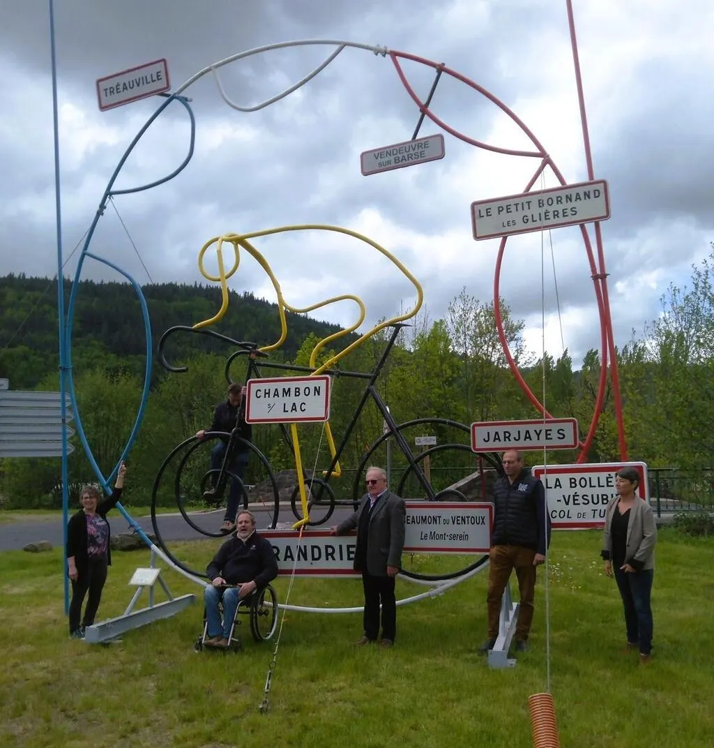 Qu’est-ce que c’est que ce vélo géant normand présent chaque année sur ...