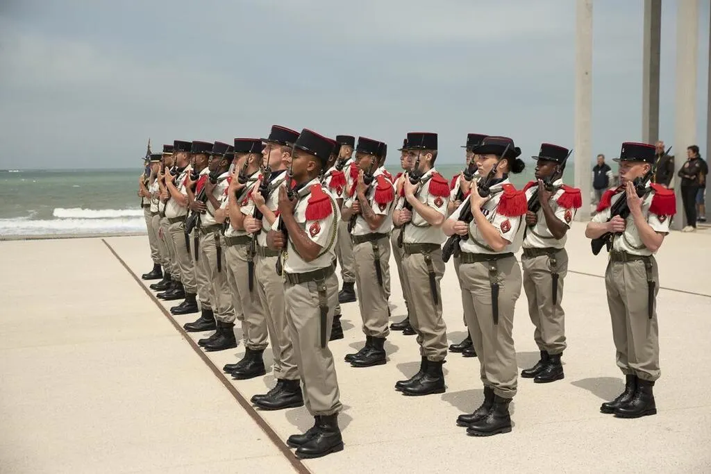 Départ d’artilleurs et de mécaniciens militaires bretons projetés au ...