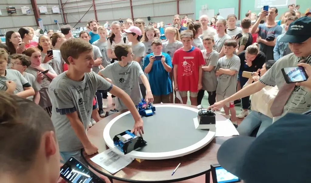 Craon. 600 jeunes à la compétition internationale de robotique - Laval ...