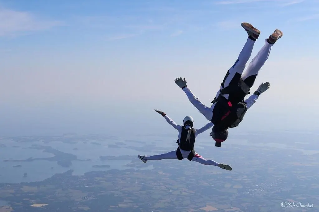 Parachutisme artistique. Les équipes de France en préparation à Vannes ...