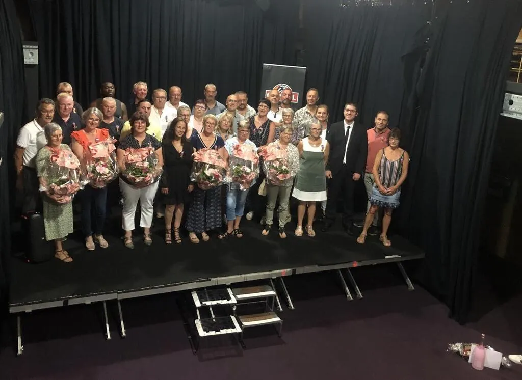 Flers. Trente-deux médailles du travail pour récompenser le travail ...