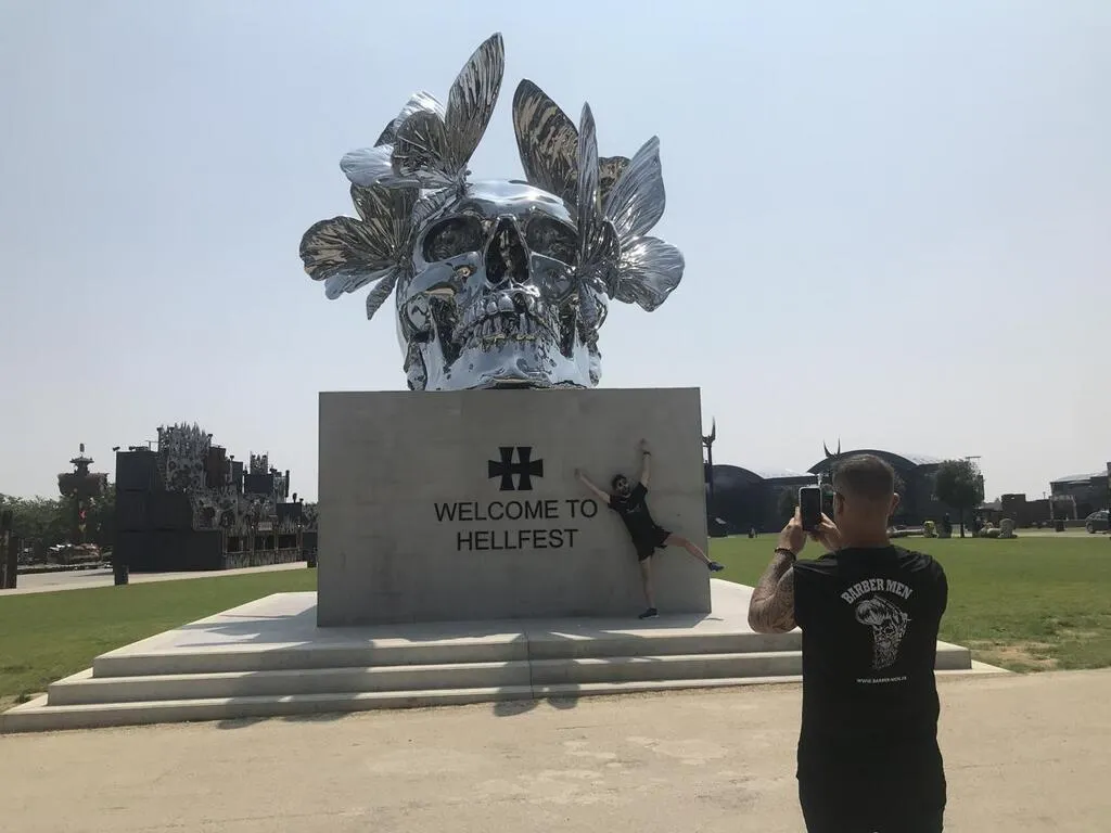 « Too much » ou « vraiment top » ? Au Hellfest, le crâne et la Roue de ...