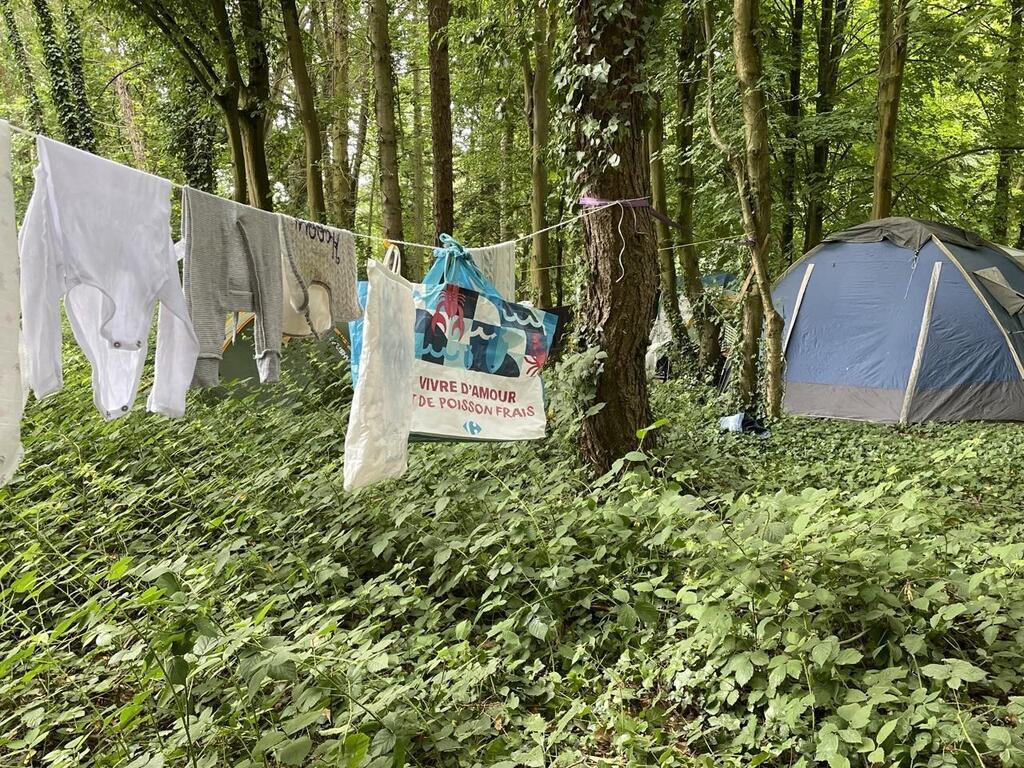 Une soixantaine de personnes exilées installent un nouveau campement ... Une soixantaine de personnes exilées installent un nouveau campement ...