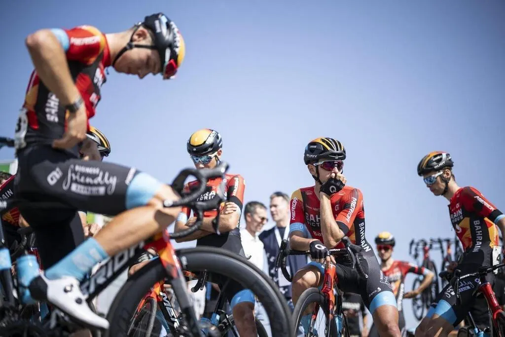 Mort de Gino Mäder. Le Tour de Suisse ira à son terme malgré le drame ...