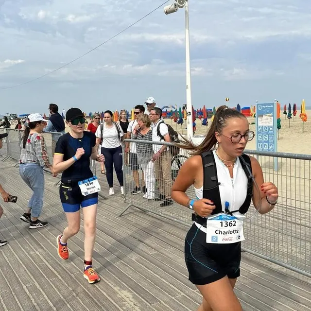 EN IMAGES. Un triathlon tout confort dans l’eau, en selle et sur les ...