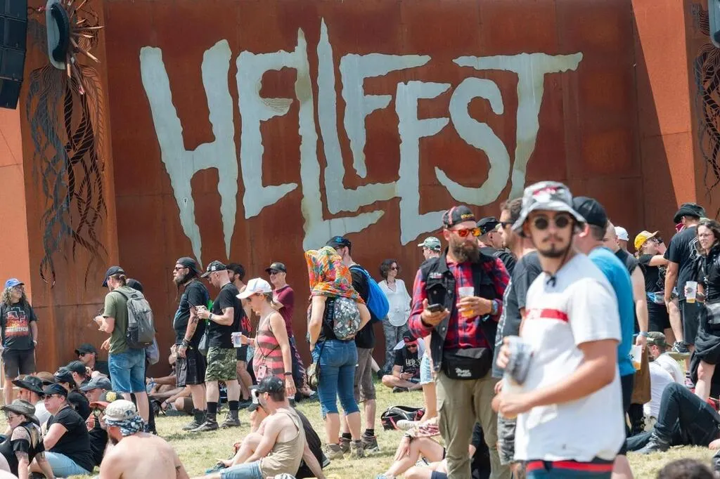 EN IMAGES. Heureux comme des milliers de festivaliers au Hellfest ...