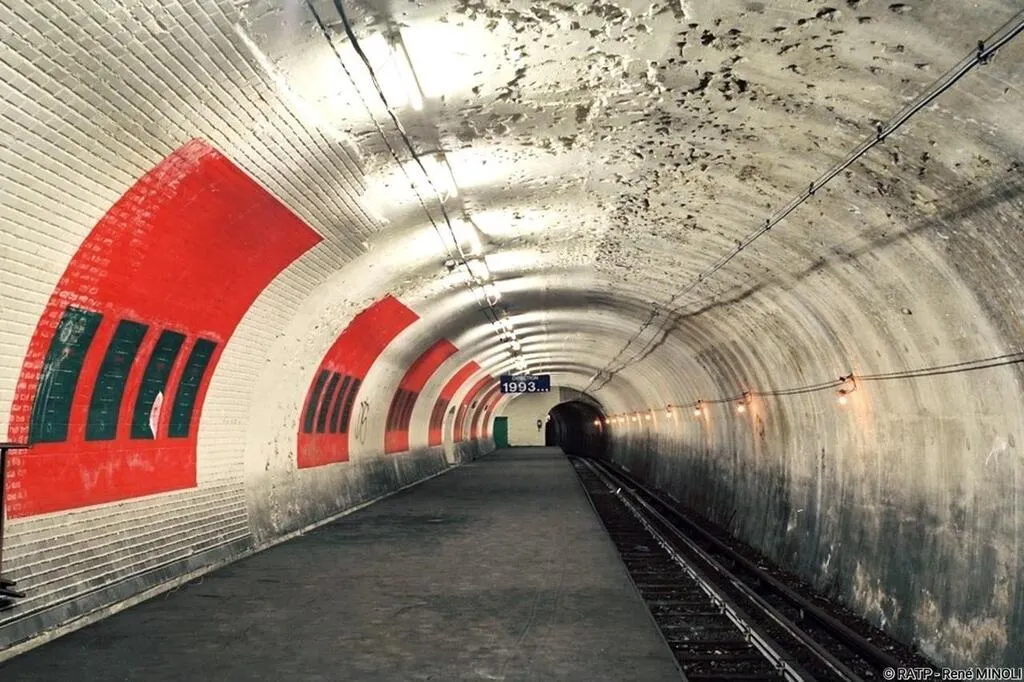 À quoi ressemblent les mystérieuses stations « fantômes » du métro de ...