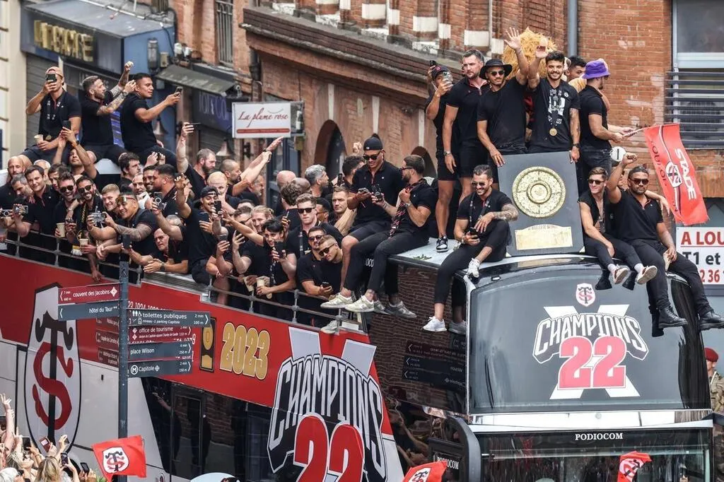 EN IMAGES. Le Stade Toulousain célèbre son 22e Bouclier de Brennus avec ...