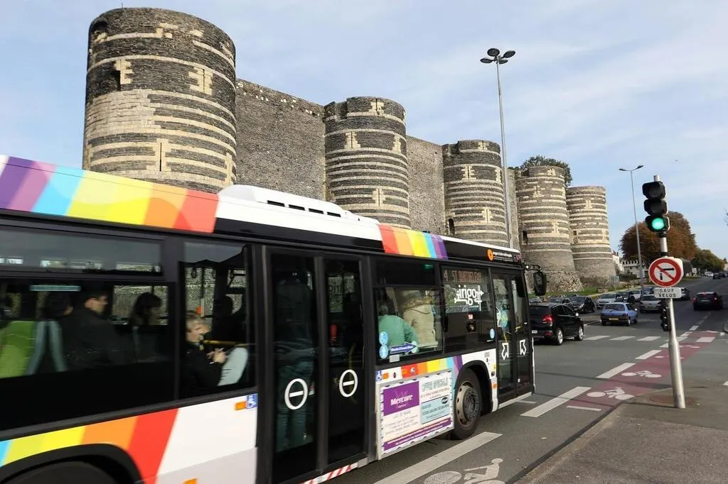 À Angers, avec l’arrivée du tramway, les bus ne sont plus les bienvenus ...