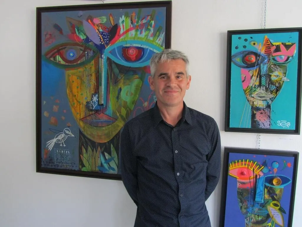 L’artiste plasticien Seb expose ses portraits imaginaires à Rosporden ...
