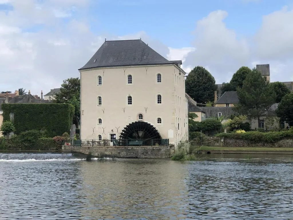 Parcé-sur-Sarthe. Le moulin du bourg à l’heure des journées du ...