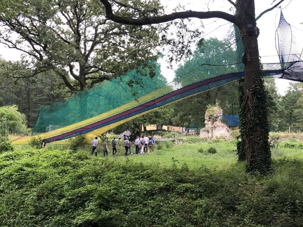 La base forestière de loisirs de Courcy s’élève de terre à Brain-sur ...