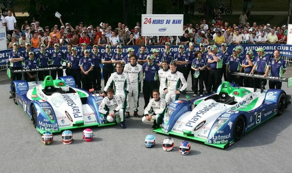 Le Mans Classic. Henri Pescarolo au volant d’une voiture Pescarolo avec ...