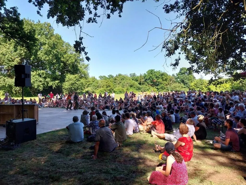 À Betton, le festival met les arts et le bazar dans la lumière - Vitré ...