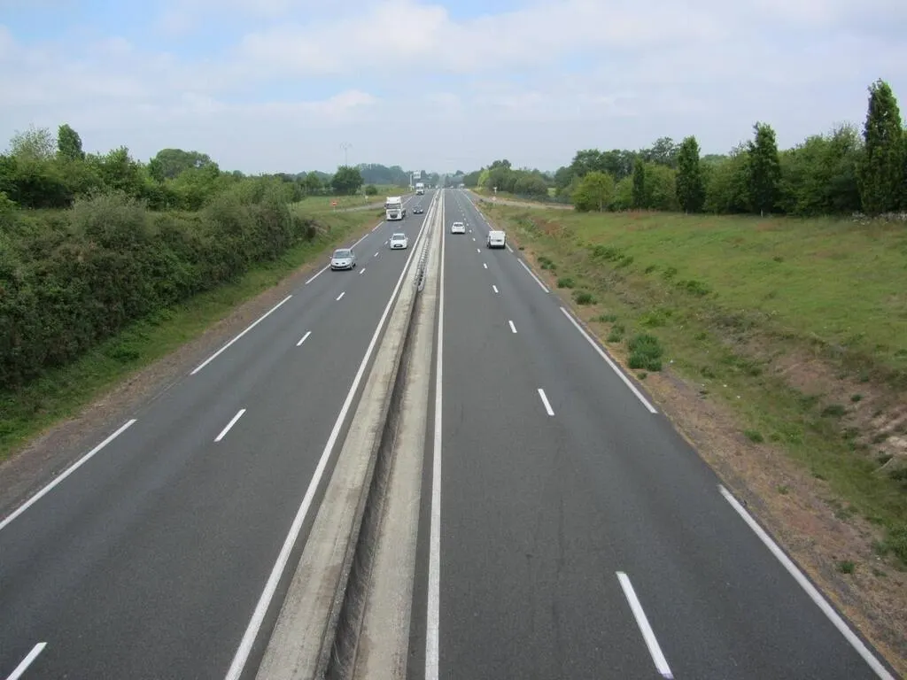 Alcoolisé, un conducteur de 25 ans emprunte la voie rapide à contresens ...