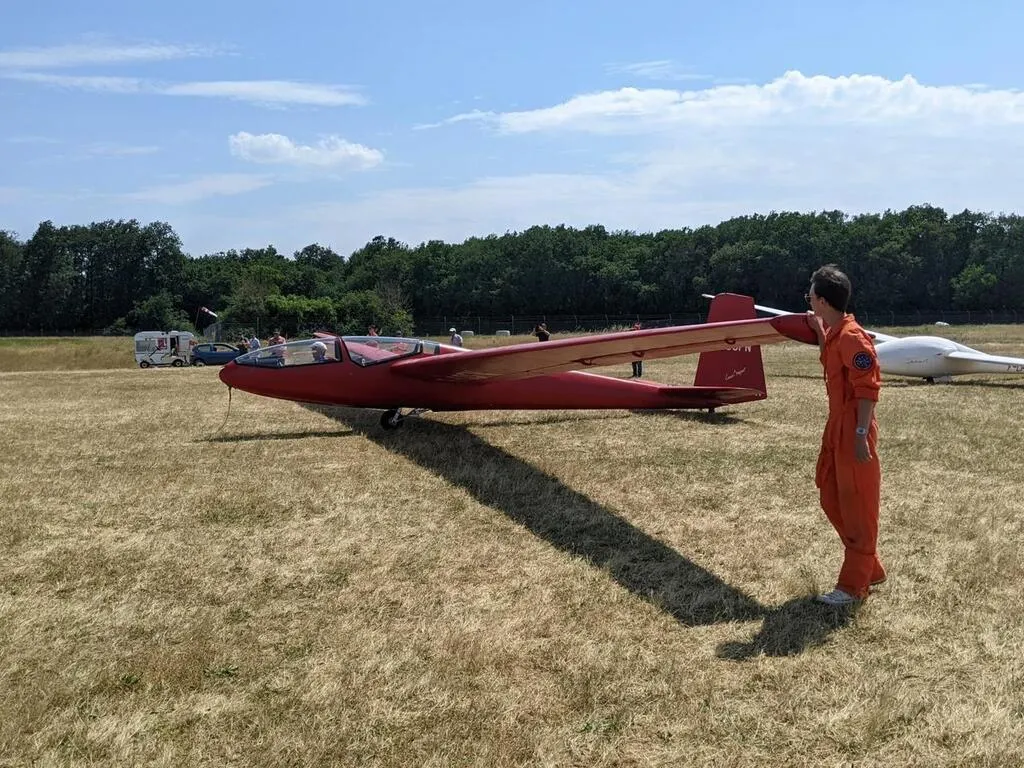 VIDÉO. Minutieusement restauré, cet avion de 1958 va de nouveau planer ...