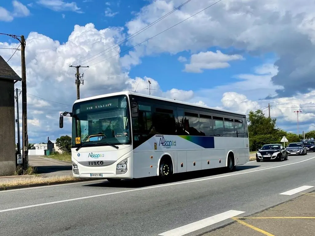 Bus à 6 h 53, navette à 7 h : comment les élèves qui habitent à la ...