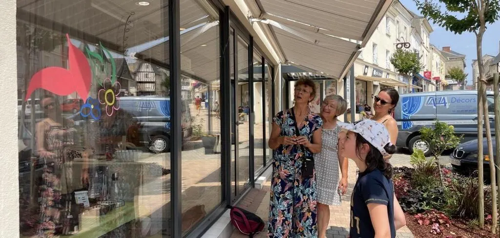 Doué-en-Anjou. Les vitrines des commerçants décorées en vue des ...