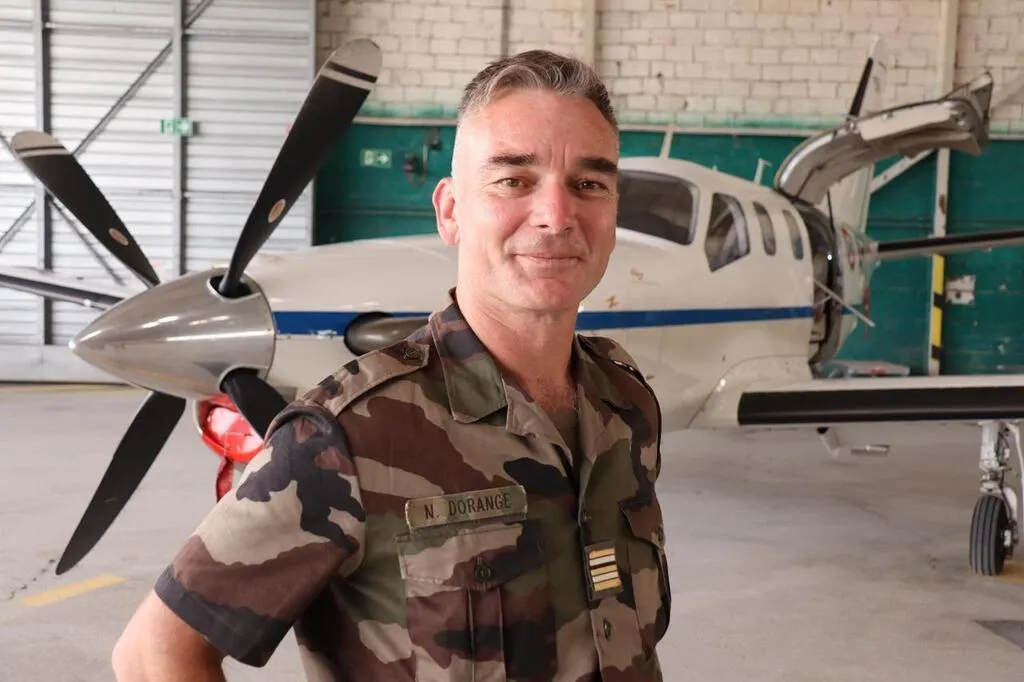 Près de Rennes, l’armée de terre fait également voler des avions ...