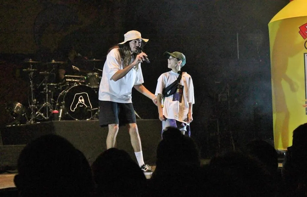 Pop au Parc à Sablé : Romann, 11 ans, est monté sur scène avec Lujipeka ...