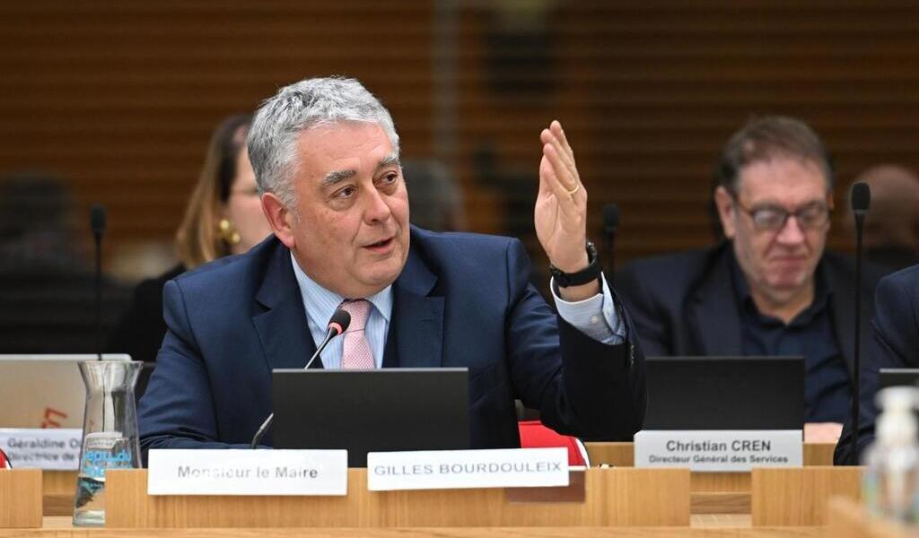 Diffamation : le maire de Cholet Gilles Bourdouleix condamné - Cholet ... Diffamation : le maire de Cholet Gilles Bourdouleix condamné - Cholet ...