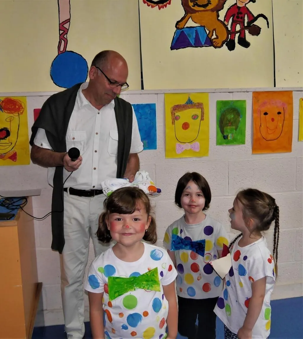 Dans ce village de l’Orne, 300 personnes acclament le directeur de l ...