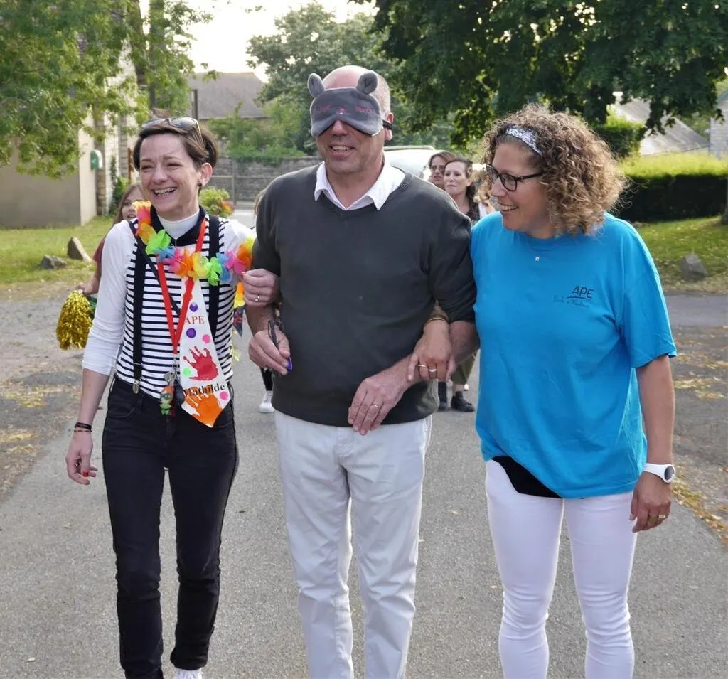 Dans ce village de l’Orne, 300 personnes acclament le directeur de l ...