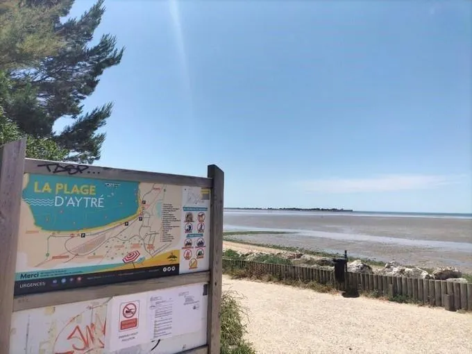 Cette plage de sable fin est interdite à la baignade depuis cinq ans, voici pourquoi - Caen ...