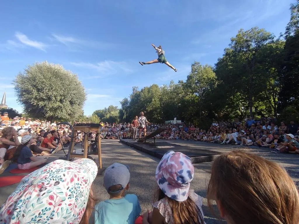 Les Entrelacés reviennent à Lassay-les-Châteaux . Sport - Laval.maville.com