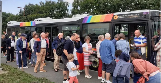 Les Ponts-de-Cé. Les nouveaux habitants ont visité la ville en bus ...