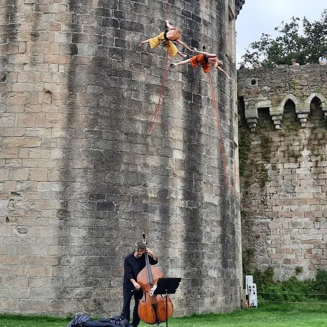 Vannes. Un impressionnant spectacle de danse verticale à la tour du ...