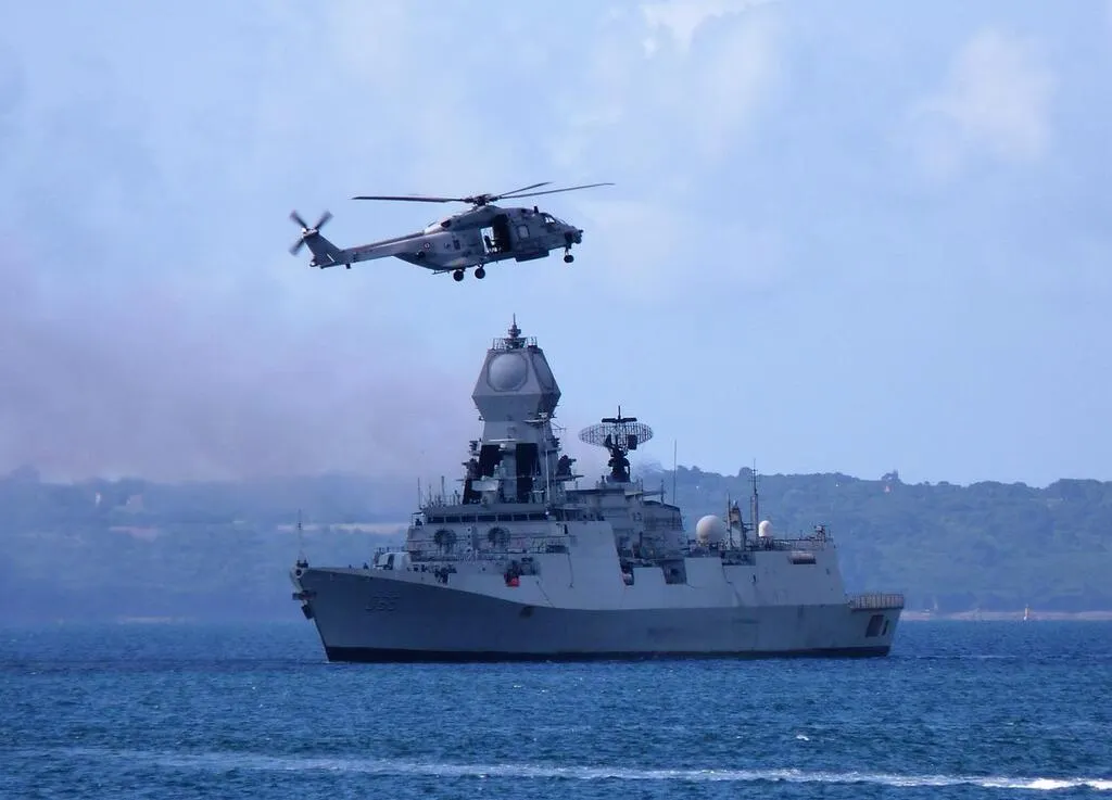 EN IMAGES. Le destroyer indien INS Chennai a fait escale à Brest ...