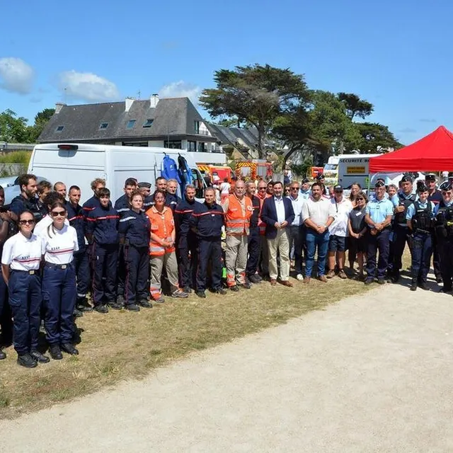 Le préfet du Morbihan assiste à un exercice de sauvetage sur une plage de Carnac - Pontivy ...