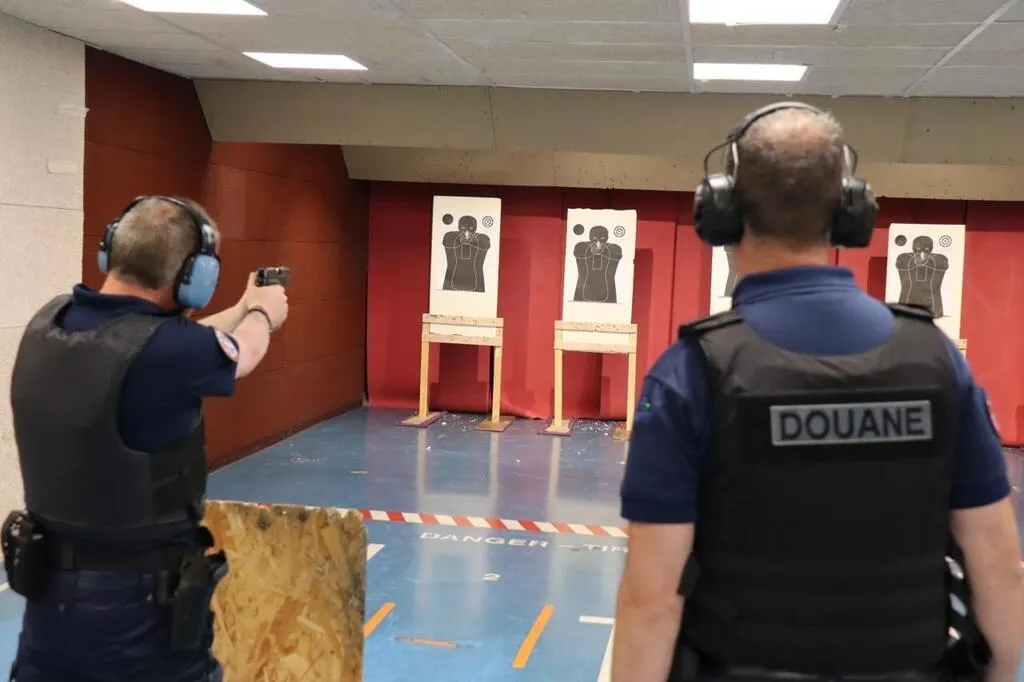 14-Juillet : douanier à Rennes, le contrôleur David défilera sur les ...