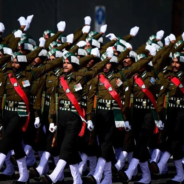 EN IMAGES. 14 Juillet : huées, défilé aérien, hommages… Les 6 moments ...