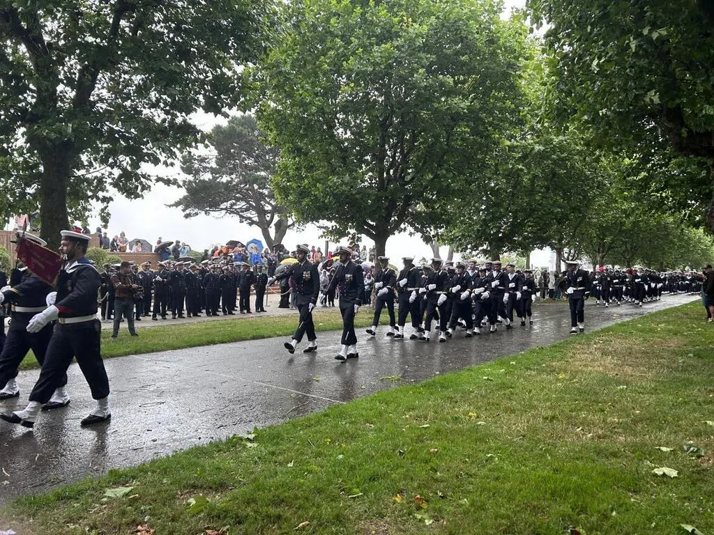 À Brest, la foule a déserté le défilé du 14 juillet - Brest.maville.com