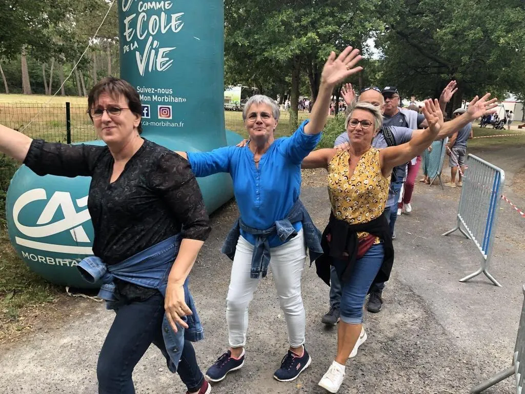 VIDÉO. 1 670 personnes réunies pour la plus grande queue leu leu du ...