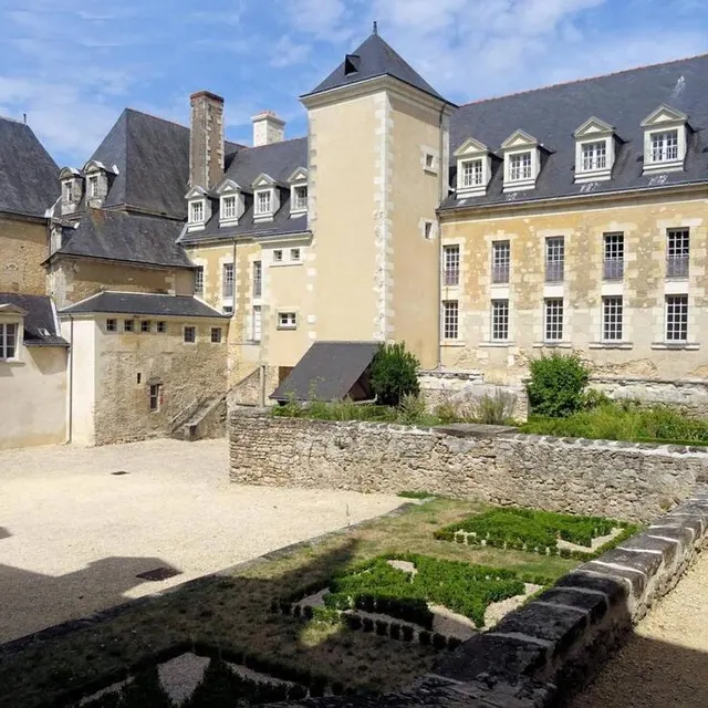 VIDÉO. Dans cet hôpital d’Anjou, les malades étaient soignés au sang de ...