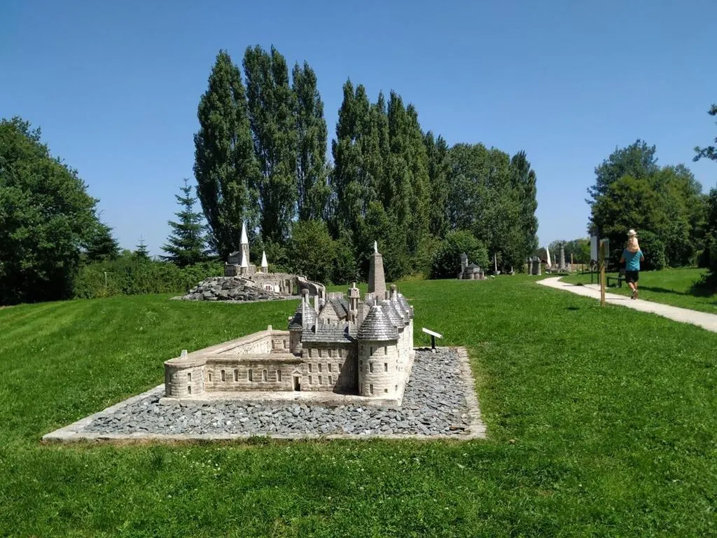 Marcher entre les plus grands monuments de France, c’est possible au ...