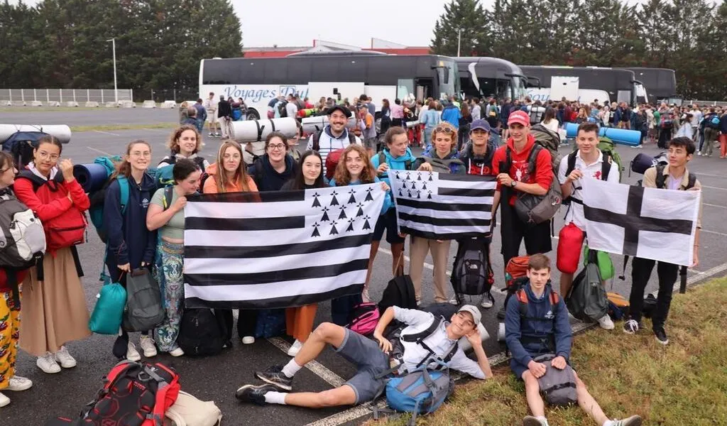 Les Bretons ont pris la route des JMJ de Lisbonne ce dimanche - Saint ...