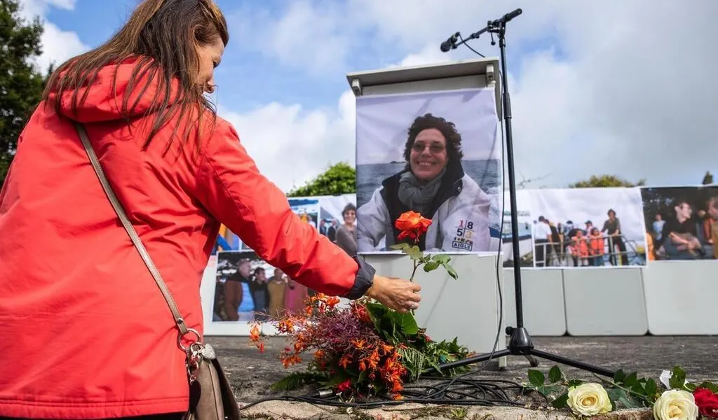 Dans le Finistère, 300 personnes rendent hommage à Jane Birkin ...