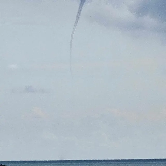 Une trombe marine se forme en baie de Saint-Brieuc - Saint-Brieuc ...