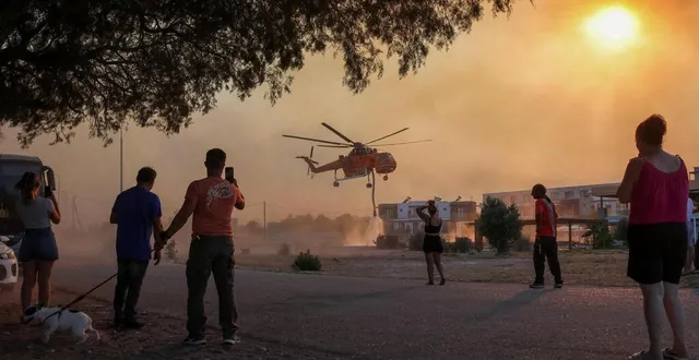 Incendies en Grèce : les feux ravagent Rhodes et Corfou, la température ...