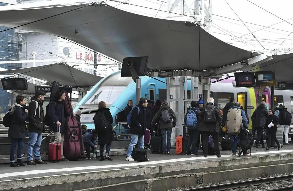 Panne sur le réseau SNCF : la circulation des trains en gare du Mans est impactée - Le Mans ...