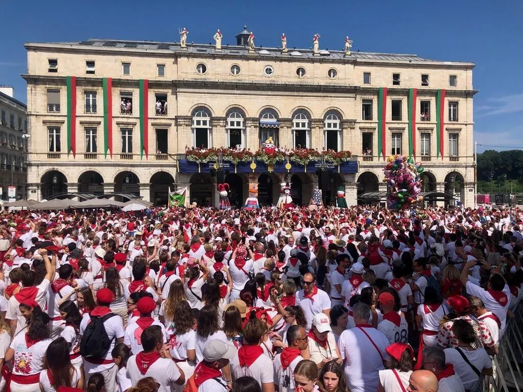 REPORTAGE. « La tradition impose le respect » : les Fêtes de Bayonne ...
