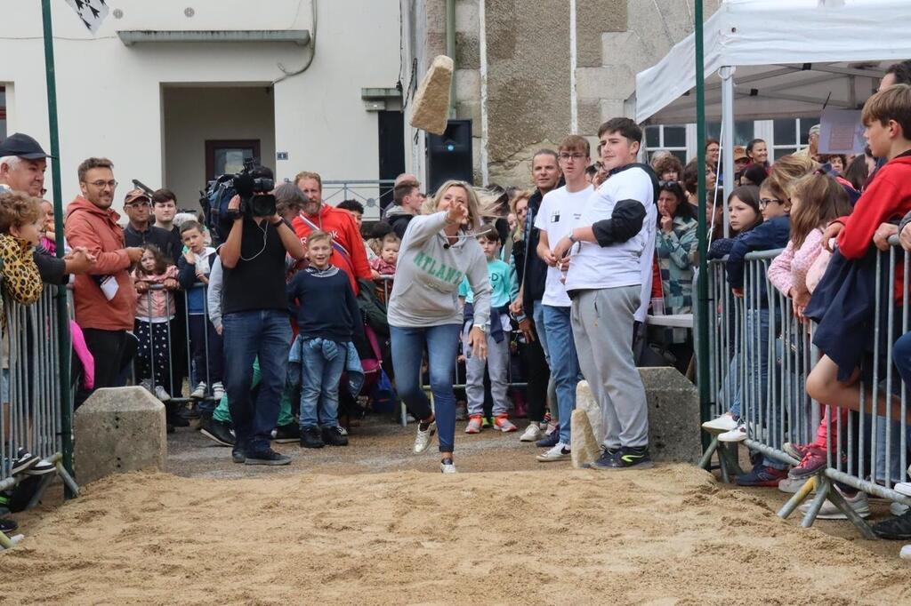Dans cette petite commune bretonne, on fait voler des menhirs le plus ... Dans cette petite commune bretonne, on fait voler des menhirs le plus ...