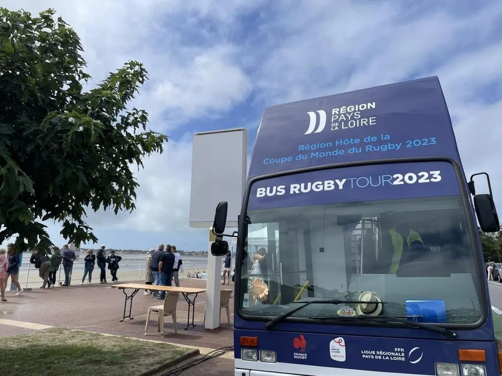 À La Baule, le Bus Rugby Tour pour s’échauffer avant la Coupe du Monde ...