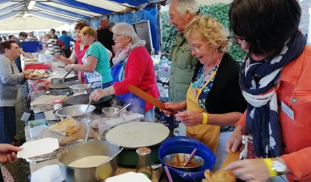 Pont-Aven. La Fête des fleurs d’ajonc a animé le centre-ville - Quimper ...